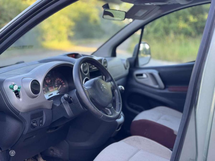 Zaļš Citroen Berlingo 2010 Radviliškis, ar dzinēja tilpumu 1.60 L un nobraukumu 340 tūkst. km par 2600 €, foto 12 vietnē AUTOMOTO.COM.LV