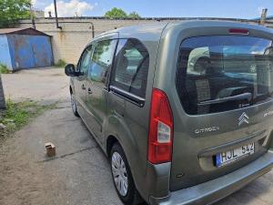 Green Citroen Berlingo 2011 in Kaunas, with an engine capacity of 1.56 L and mileage of 386 thousand km for 2100 €, photo 5 on AUTOMOTO.COM.LV