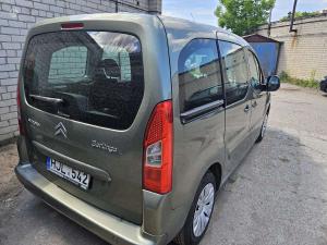 Green Citroen Berlingo 2011 in Kaunas, with an engine capacity of 1.56 L and mileage of 386 thousand km for 2100 €, photo 6 on AUTOMOTO.COM.LV