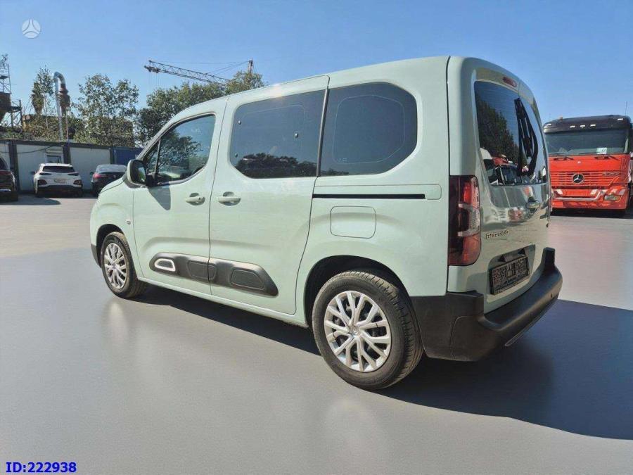 Green Citroen Berlingo 2020 in Vilnius, with an engine capacity of 1.20 L and mileage of 107 thousand km for 11550 €, photo 10 on AUTOMOTO.COM.LV
