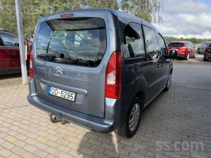 Pelēks Citroen Berlingo 2009 Talsi, ar dzinēja tilpumu 1.60 L un nobraukumu 317 tūkst. km par 4450 €, foto 5 vietnē AUTOMOTO.COM.LV