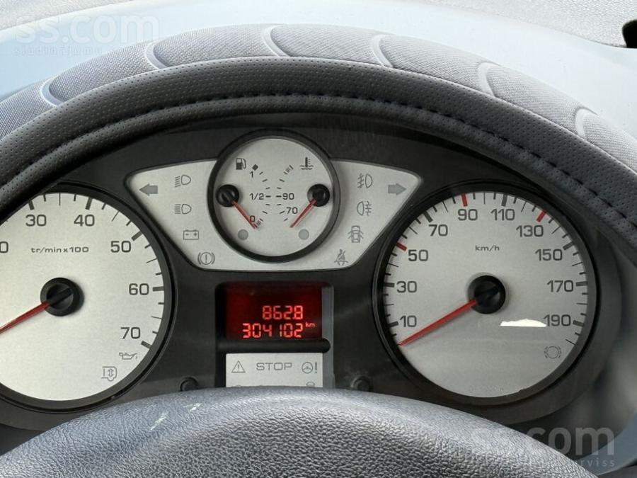 Pelēks Citroen Berlingo 2009 Talsi, ar dzinēja tilpumu 1.60 L un nobraukumu 317 tūkst. km par 4450 €, foto 12 vietnē AUTOMOTO.COM.LV
