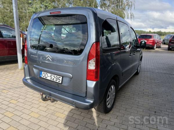Pelēks Citroen Berlingo 2009 Talsi, ar dzinēja tilpumu 1.60 L un nobraukumu 317 tūkst. km par 4450 €, foto 4 vietnē AUTOMOTO.COM.LV