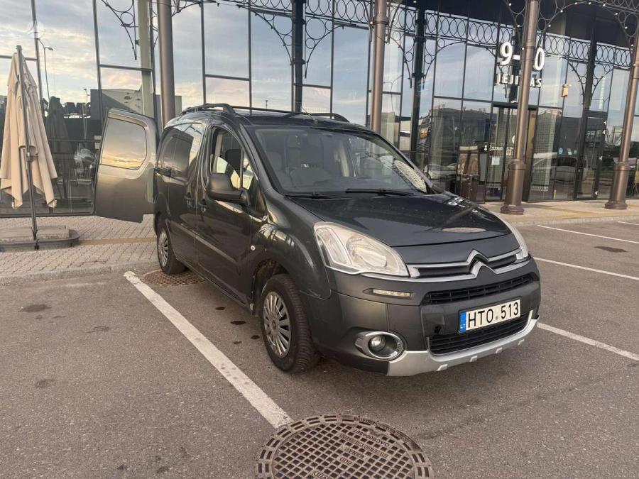 Grey Citroen Berlingo 2014 in Vilnius, with an engine capacity of 1.60 L and mileage of 231 thousand km for 2399 €, photo 3 on AUTOMOTO.COM.LV