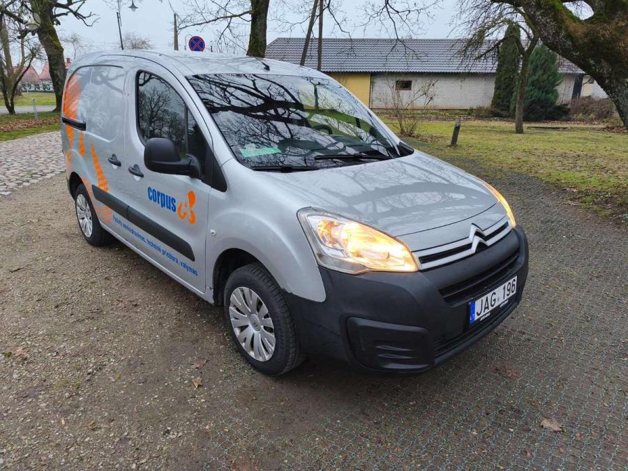 Grey Citroen Berlingo 2015 in Sakiai, with an engine capacity of 1.60 L and mileage of 234 thousand km for 2600 €, photo 2 on AUTOMOTO.COM.LV