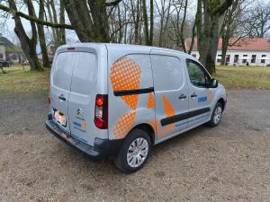 Grey Citroen Berlingo 2015 in Sakiai, with an engine capacity of 1.60 L and mileage of 234 thousand km for 2600 €, photo 4 on AUTOMOTO.COM.LV
