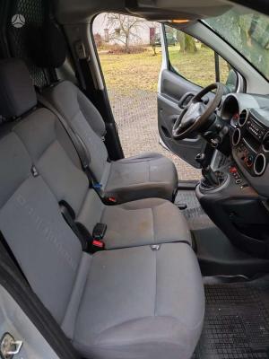 Grey Citroen Berlingo 2015 in Sakiai, with an engine capacity of 1.60 L and mileage of 234 thousand km for 2600 €, photo 9 on AUTOMOTO.COM.LV