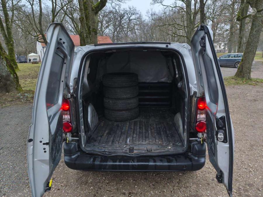 Grey Citroen Berlingo 2015 in Sakiai, with an engine capacity of 1.60 L and mileage of 234 thousand km for 2600 €, photo 8 on AUTOMOTO.COM.LV