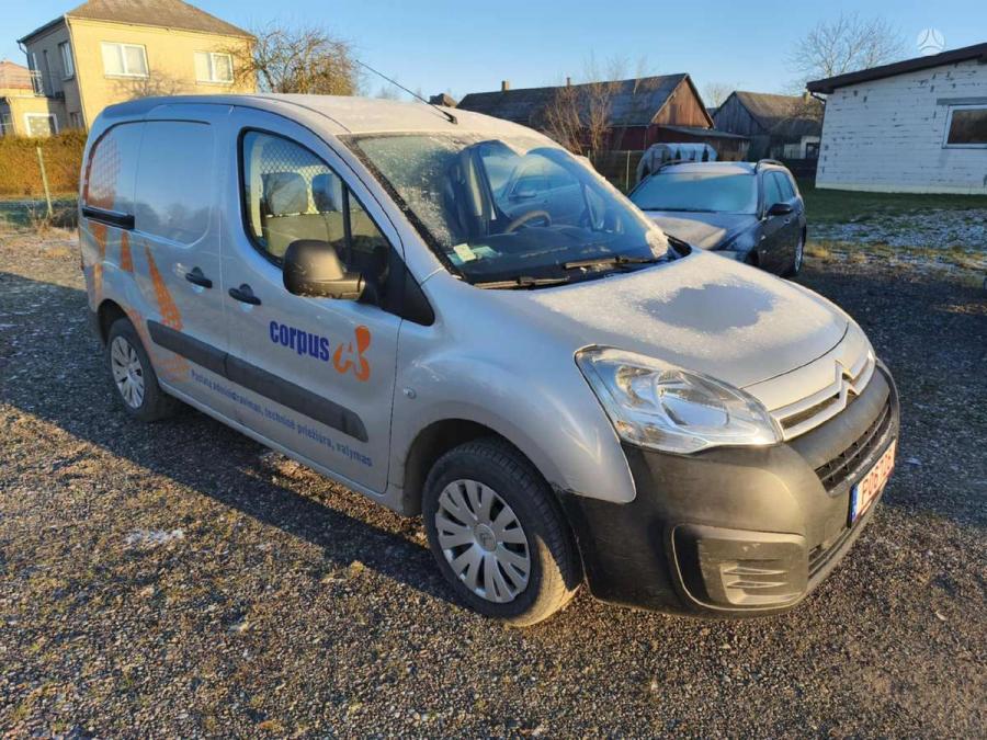 Grey Citroen Berlingo 2015 in Sakiai, with an engine capacity of 1.60 L and mileage of 234 thousand km for 2500 €, photo 1 on AUTOMOTO.COM.LV
