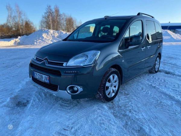 Grey Citroen Berlingo 2015 in Taurage, with an engine capacity of 1.60 L and mileage of 204 thousand km for 5600 €, photo 1 on AUTOMOTO.COM.LV