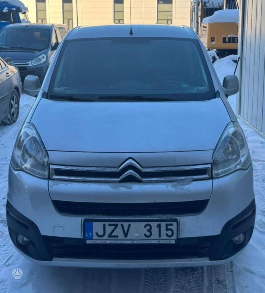 Grey Citroen Berlingo 2017 in Kaunas, with an engine capacity of 1.56 L and mileage of 169 thousand km for 4500 €, photo 1 on AUTOMOTO.COM.LV
