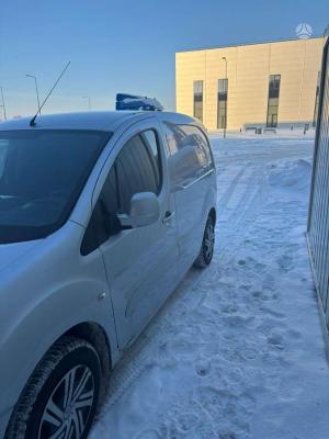 Grey Citroen Berlingo 2017 in Kaunas, with an engine capacity of 1.56 L and mileage of 169 thousand km for 4500 €, photo 4 on AUTOMOTO.COM.LV