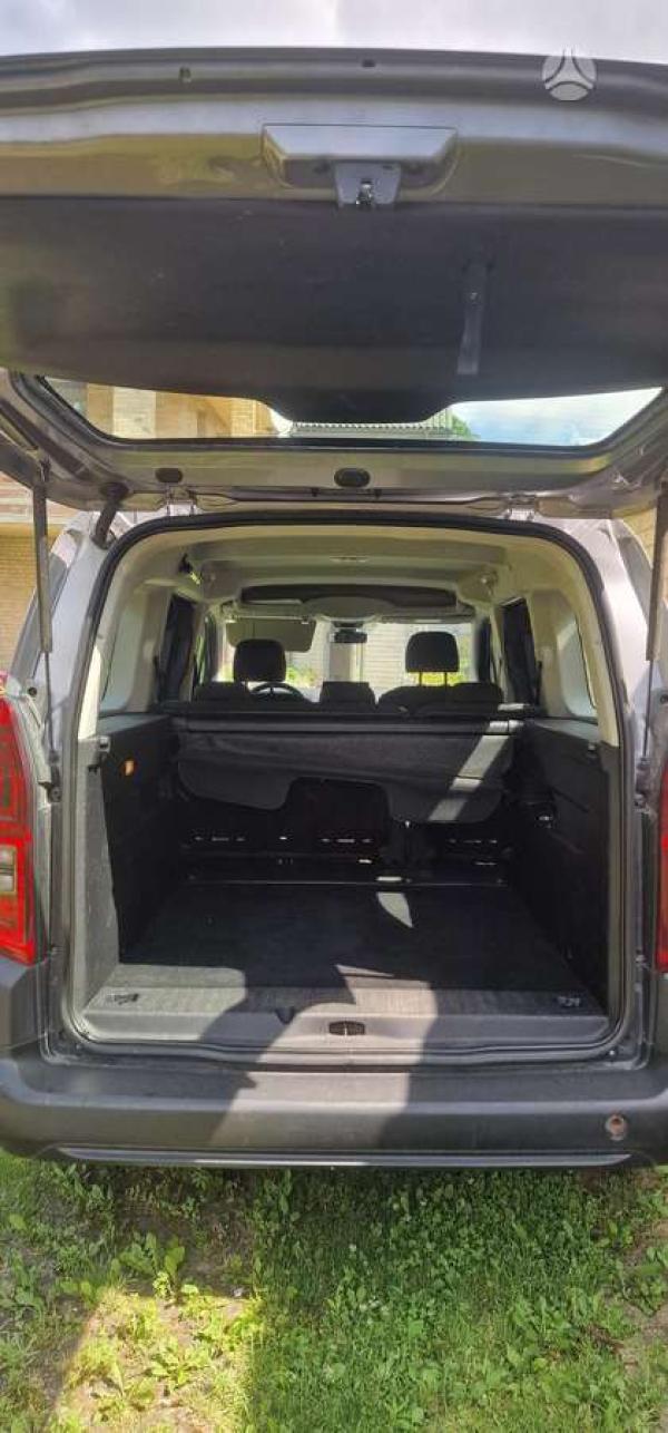 Pelēks Citroen Berlingo 2018 Viļņa, ar dzinēja tilpumu 1.20 L un nobraukumu 81 tūkst. km par 7900 €, foto 4 vietnē AUTOMOTO.COM.LV