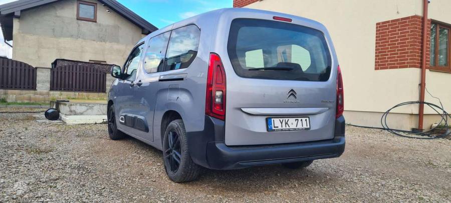 Grey Citroen Berlingo 2020 in Vilnius, with an engine capacity of 1.50 L and mileage of 230 thousand km for 13500 €, photo 4 on AUTOMOTO.COM.LV