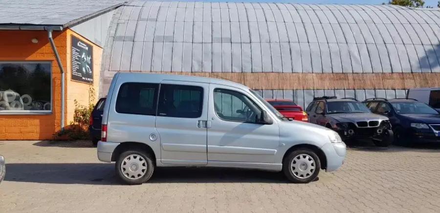 Pelēks Citroen Berlingo 2007 Valmiera, ar dzinēja tilpumu 1.60 L un nobraukumu 347 tūkst. km par 1200 €, foto 3 vietnē AUTOMOTO.COM.LV