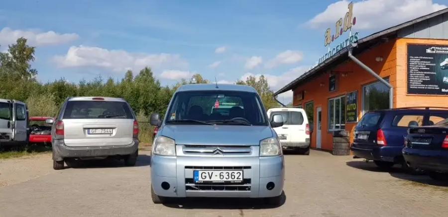 Pelēks Citroen Berlingo 2007 Valmiera, ar dzinēja tilpumu 1.60 L un nobraukumu 347 tūkst. km par 1200 €, foto 9 vietnē AUTOMOTO.COM.LV