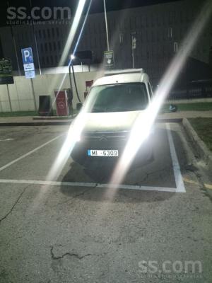 Pelēks Citroen Berlingo 2007 Rīga, ar dzinēja tilpumu 1.60 L un nobraukumu 350 tūkst. km par 1300 €, foto  vietnē AUTOMOTO.COM.LV