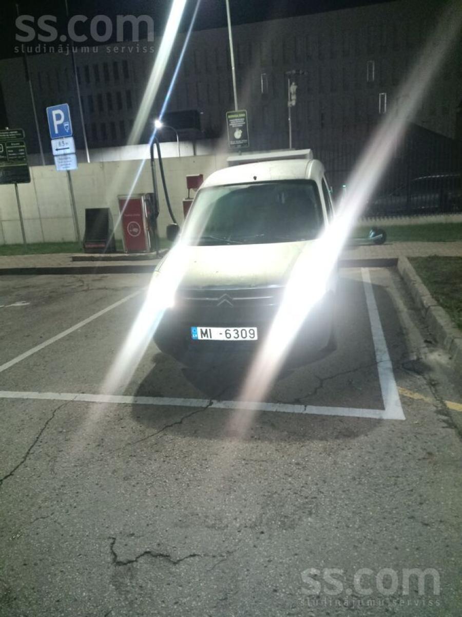 Grey Citroen Berlingo 2007 in Riga, with an engine capacity of 1.60 L and mileage of 350 thousand km for 1300 €, photo 1 on AUTOMOTO.COM.LV
