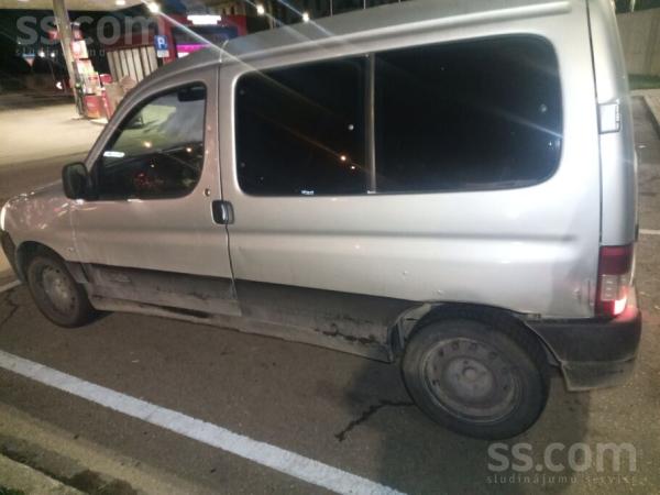 Pelēks Citroen Berlingo 2007 Rīga, ar dzinēja tilpumu 1.60 L un nobraukumu 350 tūkst. km par 1300 €, foto 4 vietnē AUTOMOTO.COM.LV