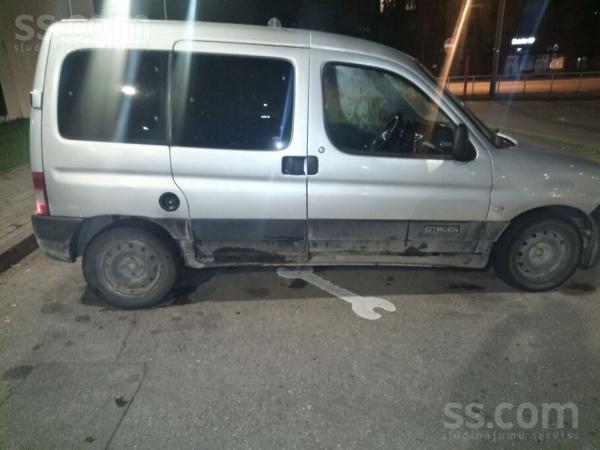 Pelēks Citroen Berlingo 2007 Rīga, ar dzinēja tilpumu 1.60 L un nobraukumu 350 tūkst. km par 1300 €, foto 5 vietnē AUTOMOTO.COM.LV