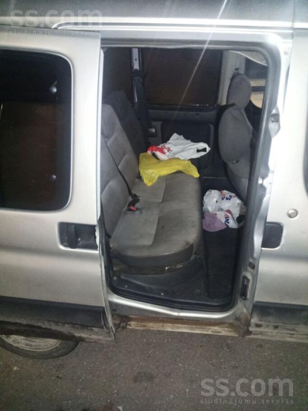 Pelēks Citroen Berlingo 2007 Rīga, ar dzinēja tilpumu 1.60 L un nobraukumu 350 tūkst. km par 1300 €, foto 7 vietnē AUTOMOTO.COM.LV