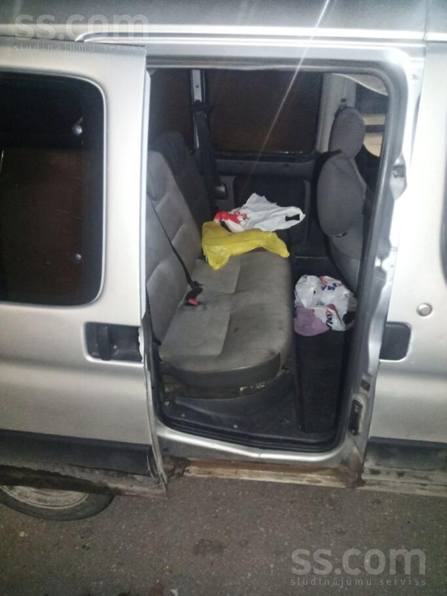 Grey Citroen Berlingo 2007 in Riga, with an engine capacity of 1.60 L and mileage of 350 thousand km for 1300 €, photo 7 on AUTOMOTO.COM.LV