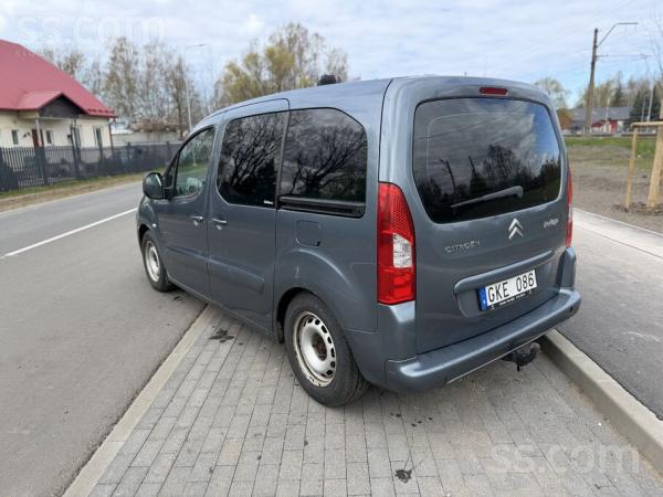 Grey Citroen Berlingo 2009 in Riga, with an engine capacity of 1.60 L and mileage of 255 thousand km for 2500 €, photo 4 on AUTOMOTO.COM.LV