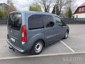 Pelēks Citroen Berlingo 2009 Rīga, ar dzinēja tilpumu 1.60 L un nobraukumu 255 tūkst. km par 2300 €, foto 3 vietnē AUTOMOTO.COM.LV