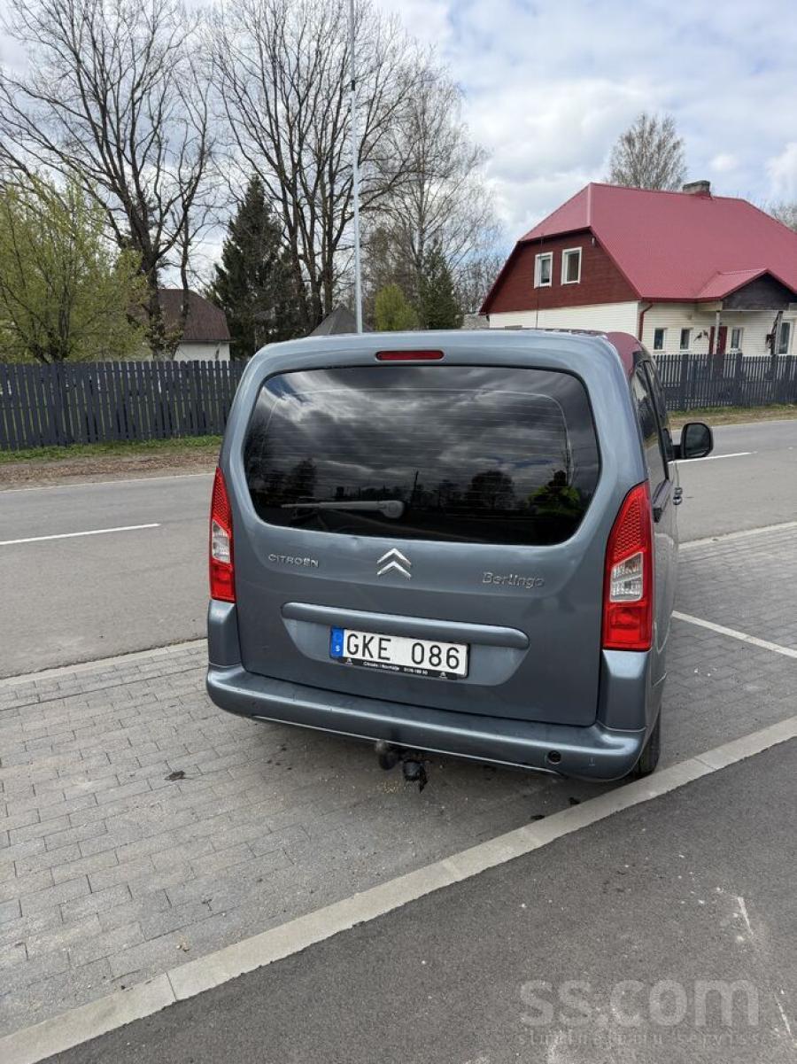 Pelēks Citroen Berlingo 2009 Rīga, ar dzinēja tilpumu 1.60 L un nobraukumu 255 tūkst. km par 2300 €, foto 4 vietnē AUTOMOTO.COM.LV