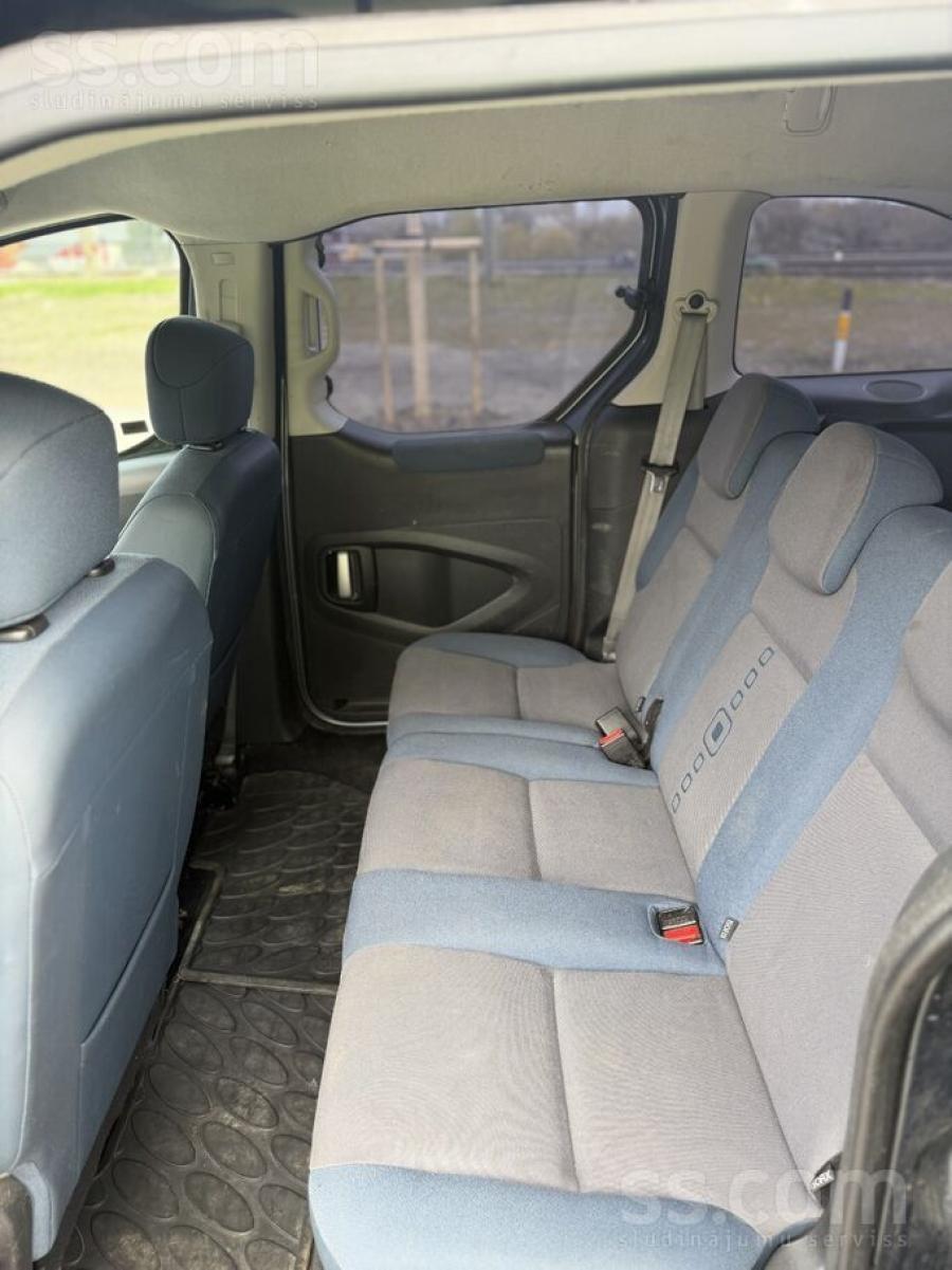 Pelēks Citroen Berlingo 2009 Rīga, ar dzinēja tilpumu 1.60 L un nobraukumu 255 tūkst. km par 2300 €, foto 5 vietnē AUTOMOTO.COM.LV