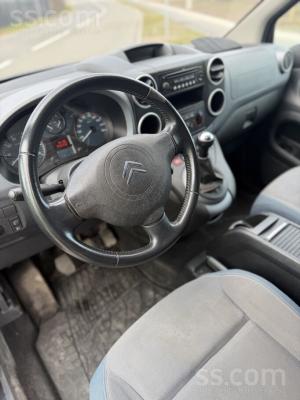 Pelēks Citroen Berlingo 2009 Rīga, ar dzinēja tilpumu 1.60 L un nobraukumu 255 tūkst. km par 2300 €, foto 6 vietnē AUTOMOTO.COM.LV