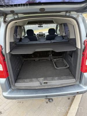 Pelēks Citroen Berlingo 2009 Rīga, ar dzinēja tilpumu 1.60 L un nobraukumu 255 tūkst. km par 2300 €, foto 8 vietnē AUTOMOTO.COM.LV