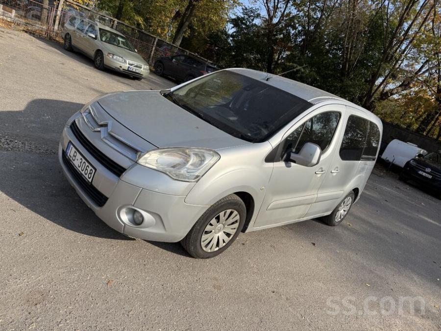 Pelēks Citroen Berlingo 2010 Rīga, ar dzinēja tilpumu 1.60 L un nobraukumu 360 tūkst. km par 1350 €, foto 3 vietnē AUTOMOTO.COM.LV