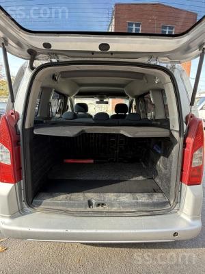 Pelēks Citroen Berlingo 2010 Rīga, ar dzinēja tilpumu 1.60 L un nobraukumu 360 tūkst. km par 1350 €, foto 6 vietnē AUTOMOTO.COM.LV