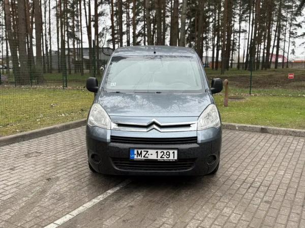 Pelēks Citroen Berlingo 2012 Rīga, ar dzinēja tilpumu 1.60 L un nobraukumu 339 tūkst. km par 2590 €, foto 3 vietnē AUTOMOTO.COM.LV