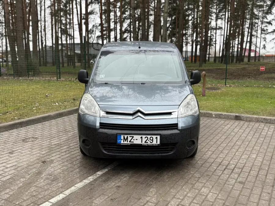 Grey Citroen Berlingo 2012 in Riga, with an engine capacity of 1.60 L and mileage of 339 thousand km for 2590 €, photo 4 on AUTOMOTO.COM.LV