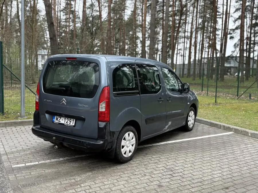 Grey Citroen Berlingo 2012 in Riga, with an engine capacity of 1.60 L and mileage of 339 thousand km for 2590 €, photo 5 on AUTOMOTO.COM.LV