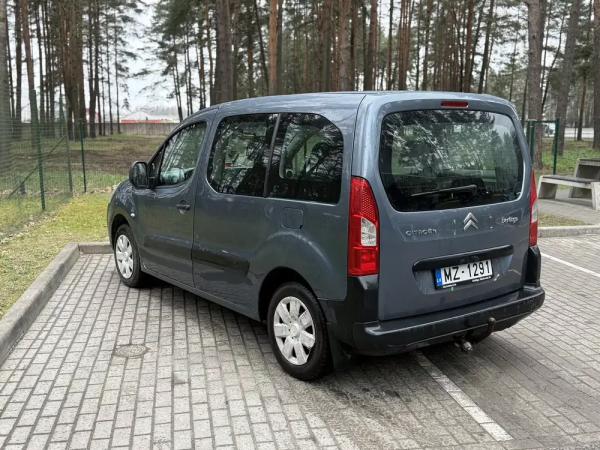 Pelēks Citroen Berlingo 2012 Rīga, ar dzinēja tilpumu 1.60 L un nobraukumu 339 tūkst. km par 2590 €, foto 5 vietnē AUTOMOTO.COM.LV