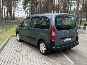 Grey Citroen Berlingo 2012 in Riga, with an engine capacity of 1.60 L and mileage of 339 thousand km for 2590 €, photo 6 on AUTOMOTO.COM.LV