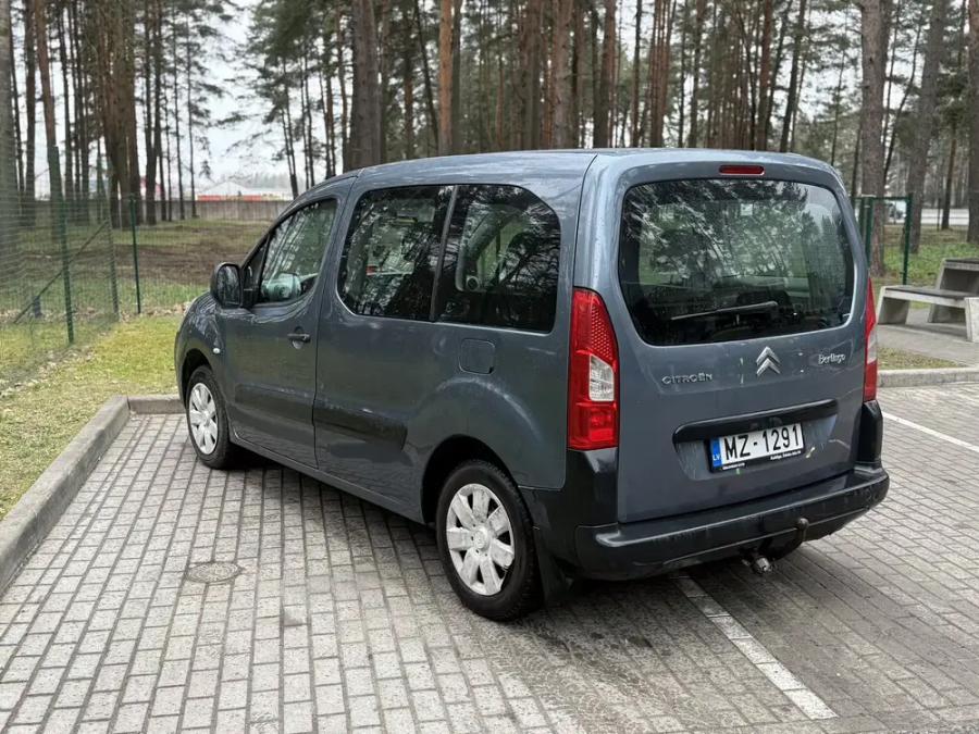 Grey Citroen Berlingo 2012 in Riga, with an engine capacity of 1.60 L and mileage of 339 thousand km for 2590 €, photo 6 on AUTOMOTO.COM.LV
