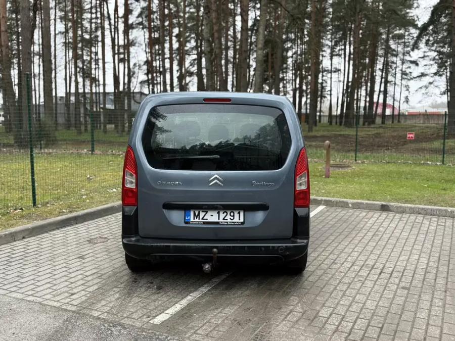 Grey Citroen Berlingo 2012 in Riga, with an engine capacity of 1.60 L and mileage of 339 thousand km for 2590 €, photo 7 on AUTOMOTO.COM.LV