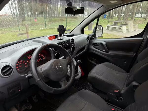 Pelēks Citroen Berlingo 2012 Rīga, ar dzinēja tilpumu 1.60 L un nobraukumu 339 tūkst. km par 2590 €, foto 7 vietnē AUTOMOTO.COM.LV