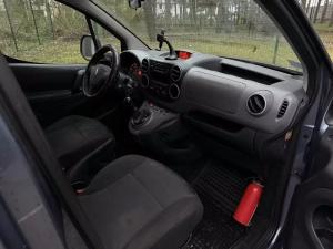 Grey Citroen Berlingo 2012 in Riga, with an engine capacity of 1.60 L and mileage of 339 thousand km for 2590 €, photo 9 on AUTOMOTO.COM.LV