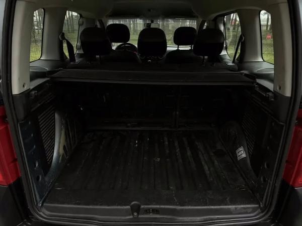Pelēks Citroen Berlingo 2012 Rīga, ar dzinēja tilpumu 1.60 L un nobraukumu 339 tūkst. km par 2590 €, foto 10 vietnē AUTOMOTO.COM.LV