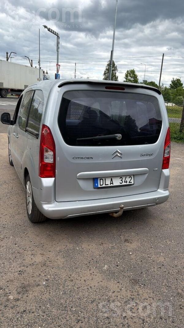 Grey Citroen Berlingo 2012 in Riga, with an engine capacity of 1.60 L and mileage of 290 thousand km for 3800 €, photo 5 on AUTOMOTO.COM.LV