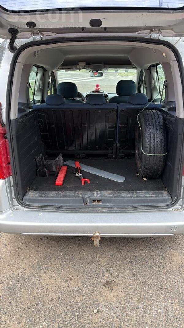 Grey Citroen Berlingo 2012 in Riga, with an engine capacity of 1.60 L and mileage of 290 thousand km for 3800 €, photo 7 on AUTOMOTO.COM.LV