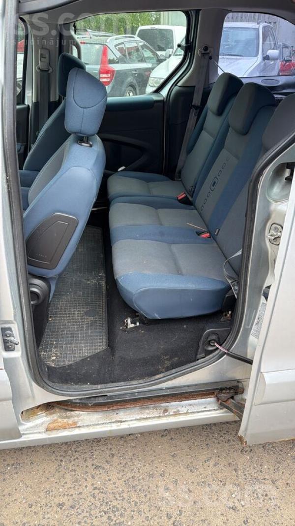 Grey Citroen Berlingo 2012 in Riga, with an engine capacity of 1.60 L and mileage of 290 thousand km for 3800 €, photo 8 on AUTOMOTO.COM.LV