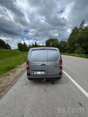 Pelēks Citroen Berlingo 2019 Jēkabpils, ar dzinēja tilpumu 1.50 L un nobraukumu 148 tūkst. km par 7900 €, foto 6 vietnē AUTOMOTO.COM.LV