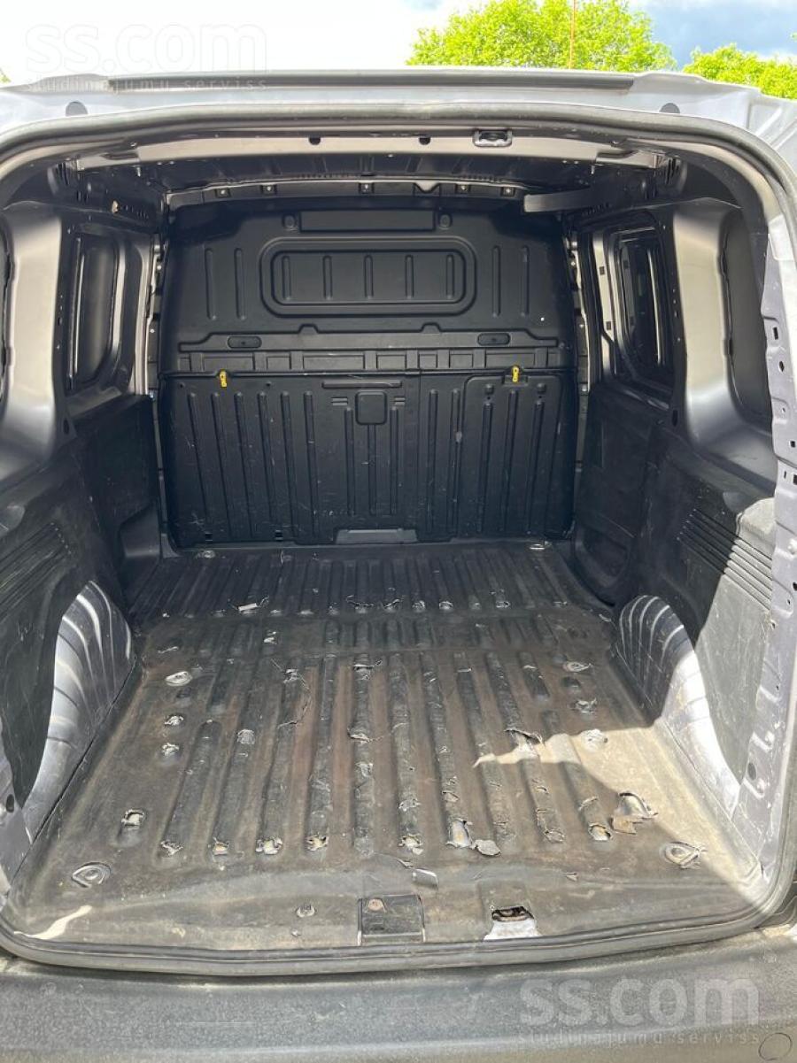 Pelēks Citroen Berlingo 2019 Jēkabpils, ar dzinēja tilpumu 1.50 L un nobraukumu 148 tūkst. km par 7900 €, foto 9 vietnē AUTOMOTO.COM.LV