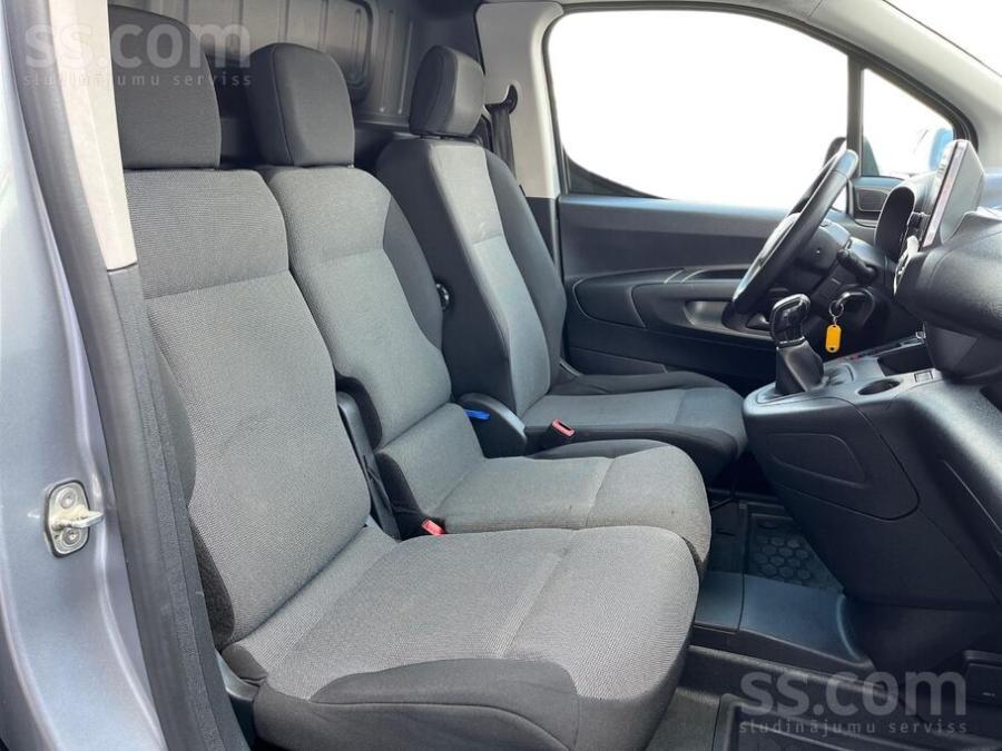 Grey Citroen Berlingo 2020 in Riga, with an engine capacity of 1.60 L and mileage of 260 thousand km for 7990 €, photo 9 on AUTOMOTO.COM.LV